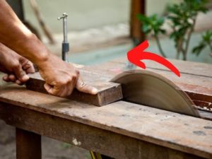 Which Direction Does A Table Saw Blade Go? - ToolsOwner